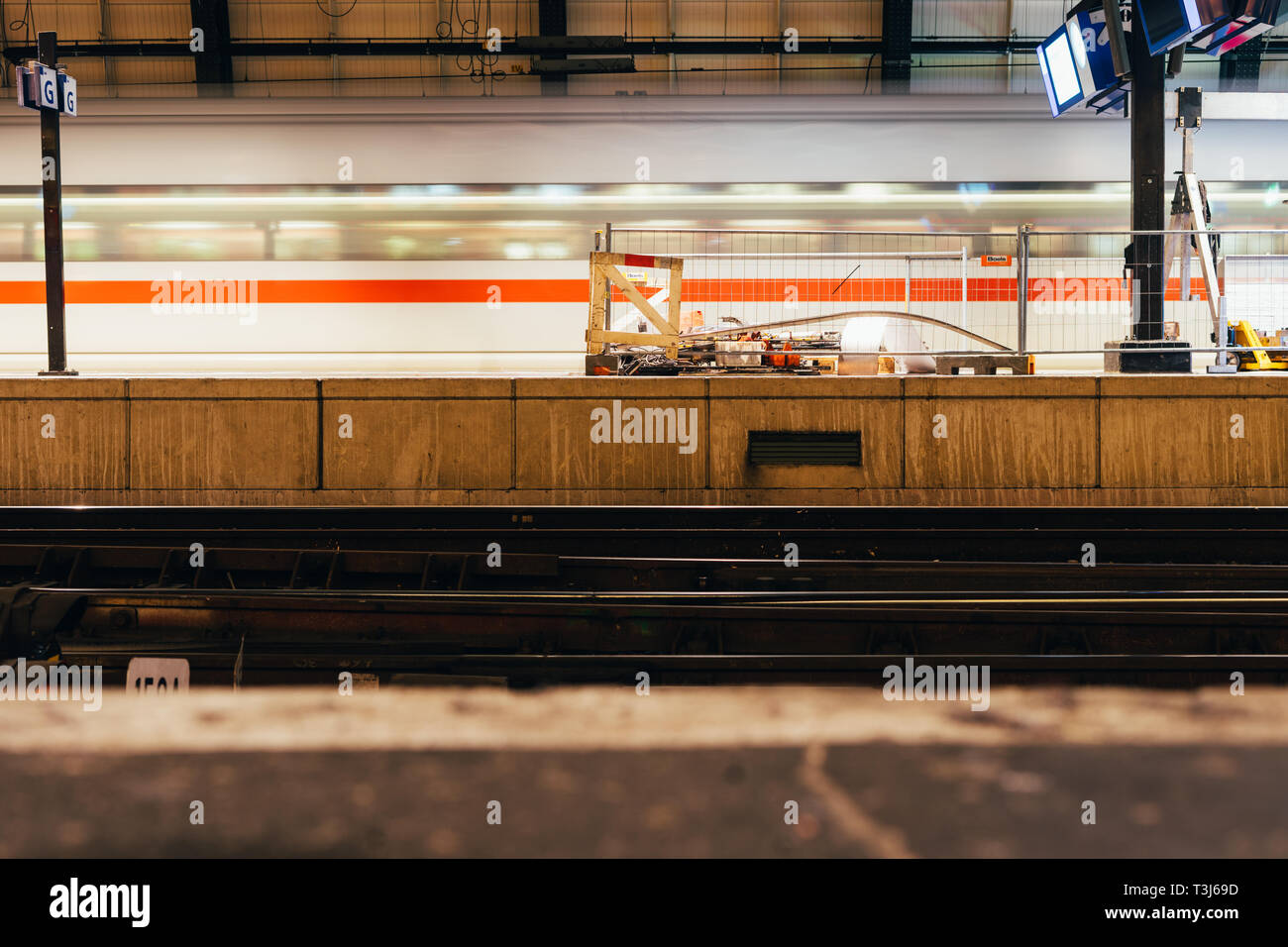 Platform blurred empty transport hi-res stock photography and images ...