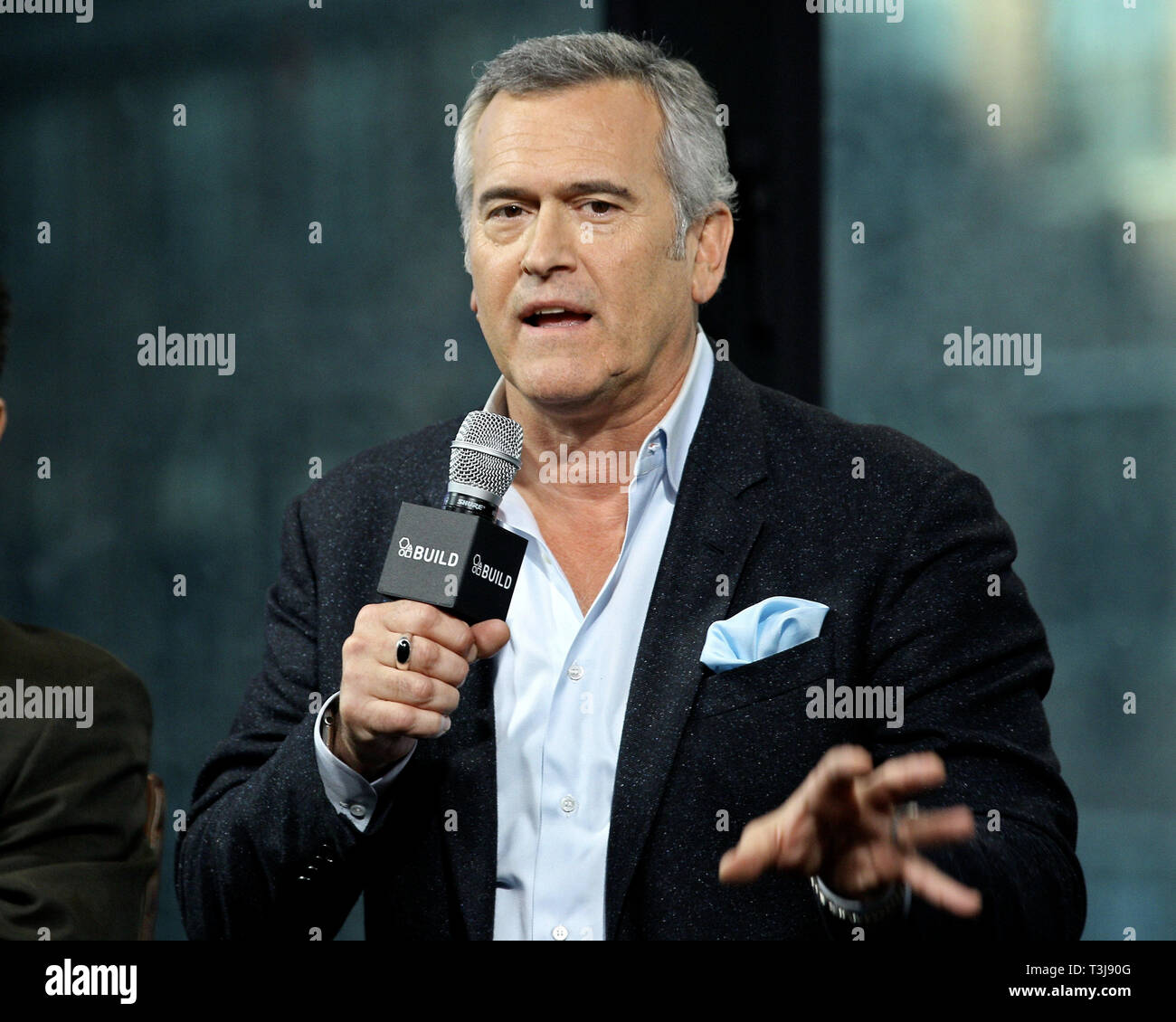 Ash vs evil dead hi-res stock photography and images - Alamy