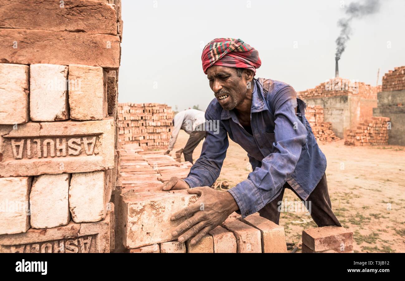 Bangladesh brick factory hi-res stock photography and images - Alamy