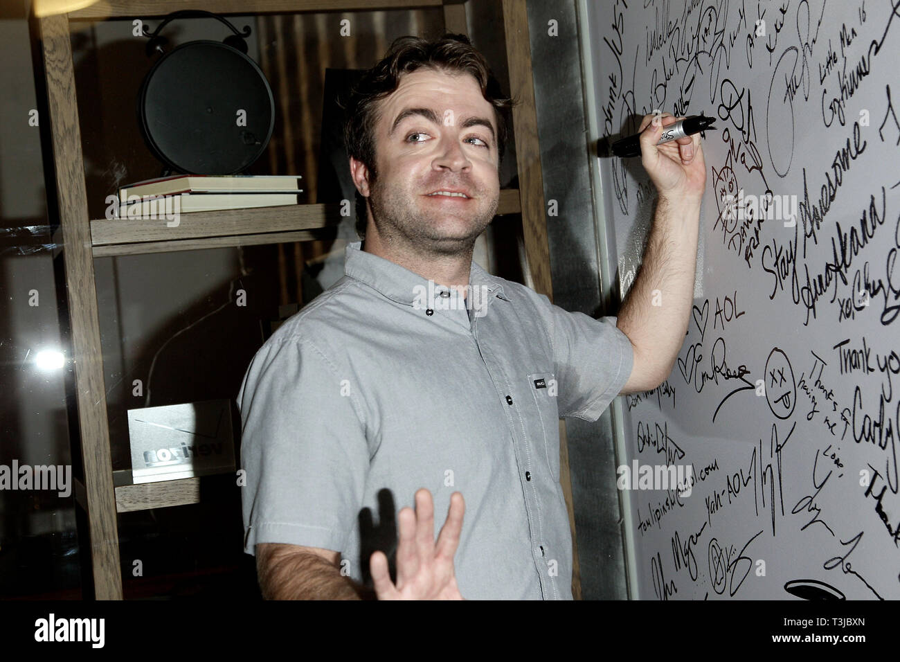 Drunk history tv series hi-res stock photography and images - Alamy