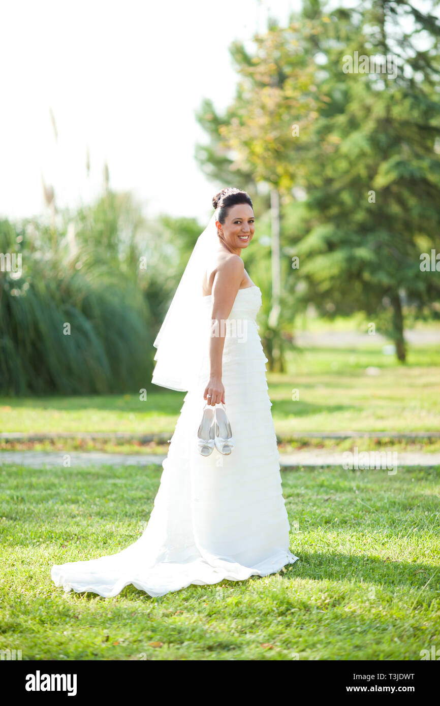 beautiful wedding bride with flowers on garden Stock Photo - Alamy