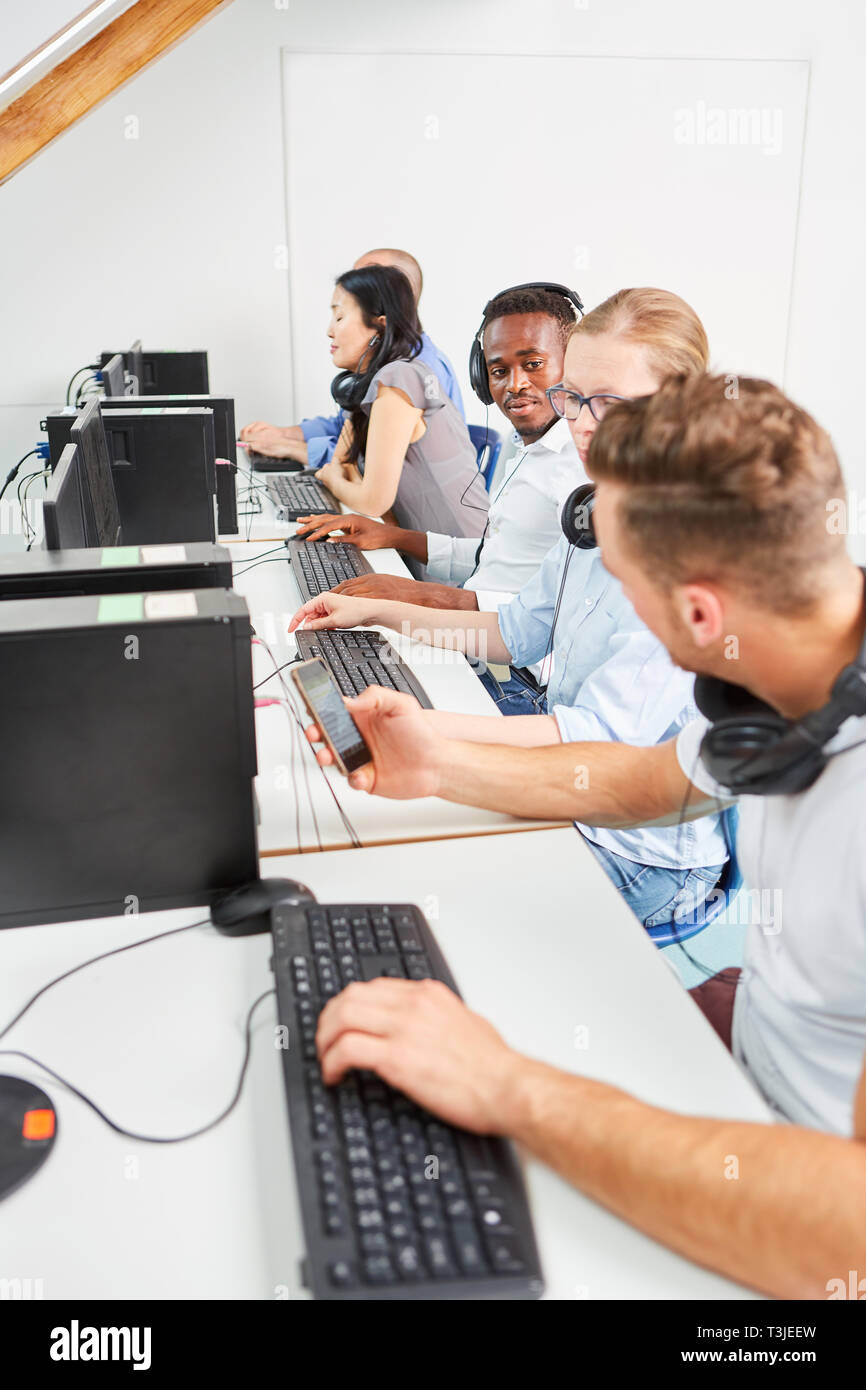 Office staff computer hi-res stock photography and images - Alamy