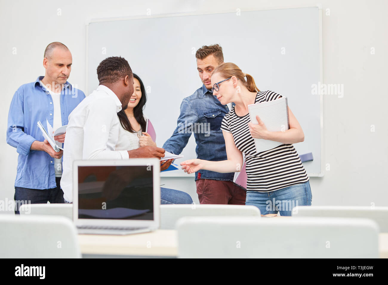 Employees training hi-res stock photography and images - Alamy