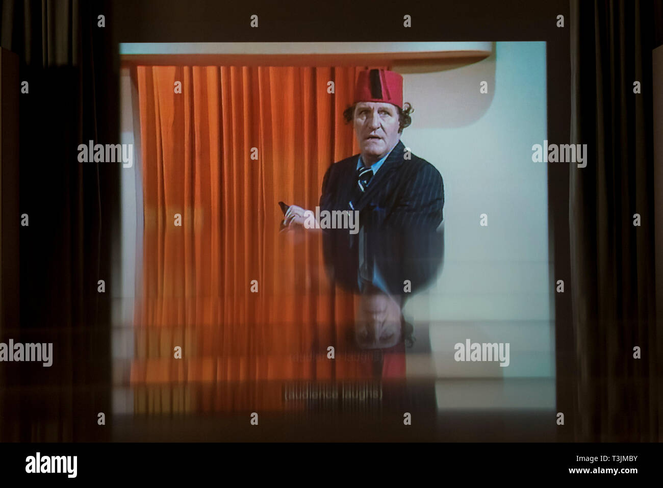 Tommy cooper magic hi-res stock photography and images - Alamy