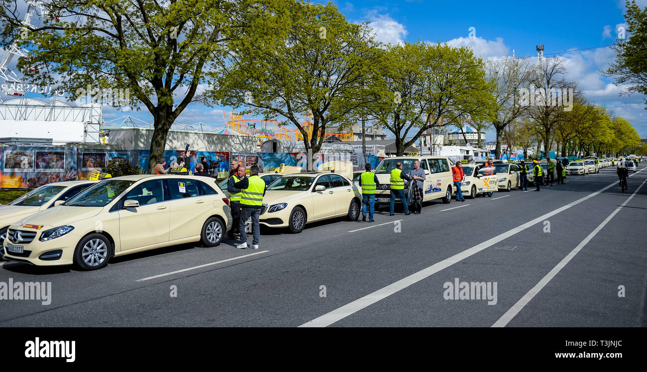 Car axel stand hi-res stock photography and images - Alamy