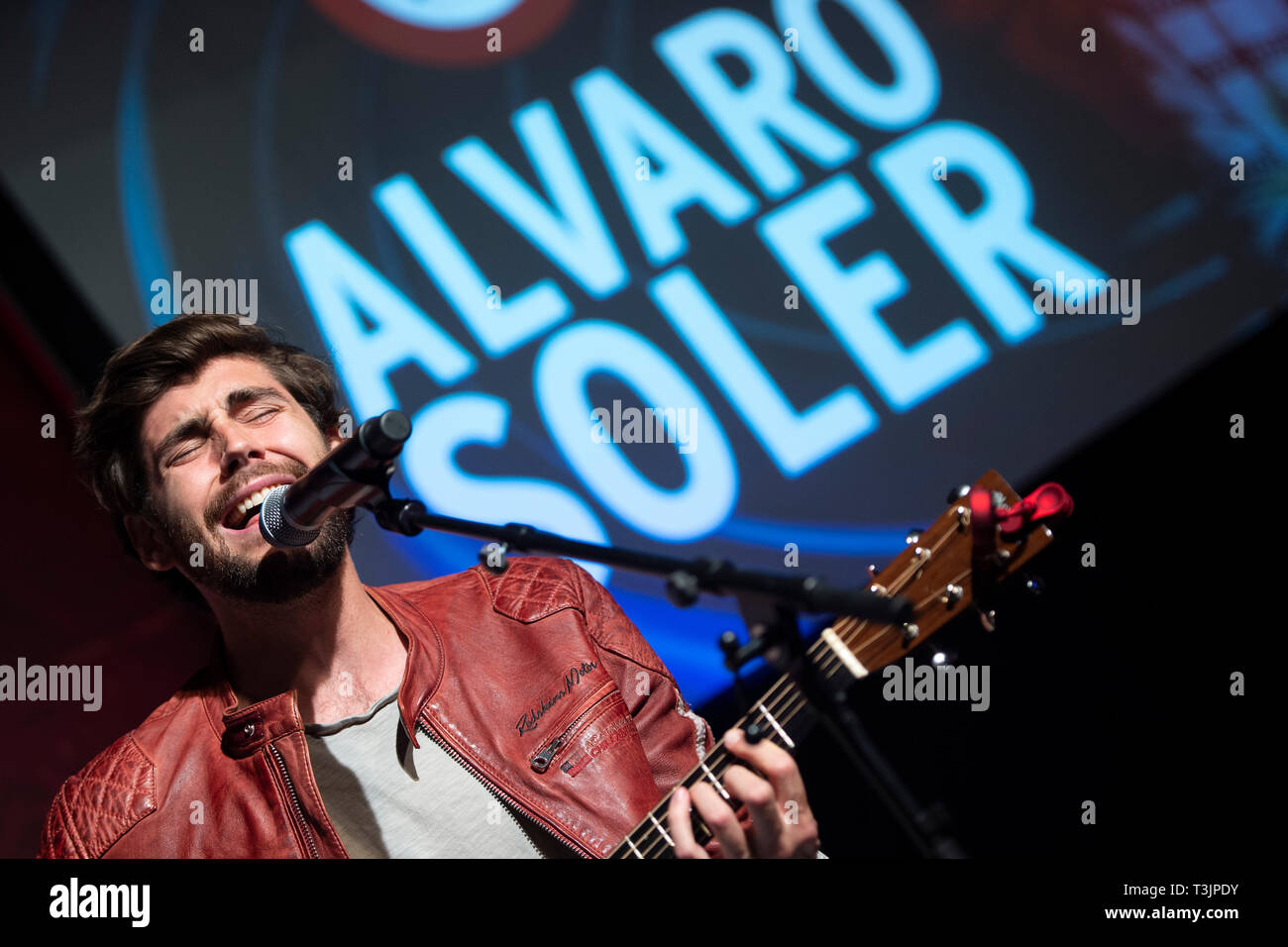 Oberhausen, Deutschland. 09th Apr, 2019. Alvaro SDOLER, Saenger ...