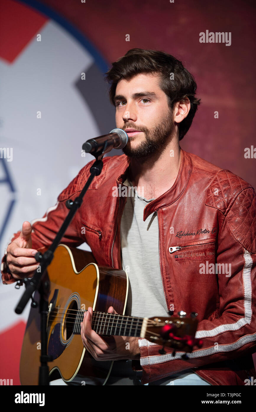 Oberhausen, Deutschland. 09th Apr, 2019. Alvaro SDOLER, Saenger ...