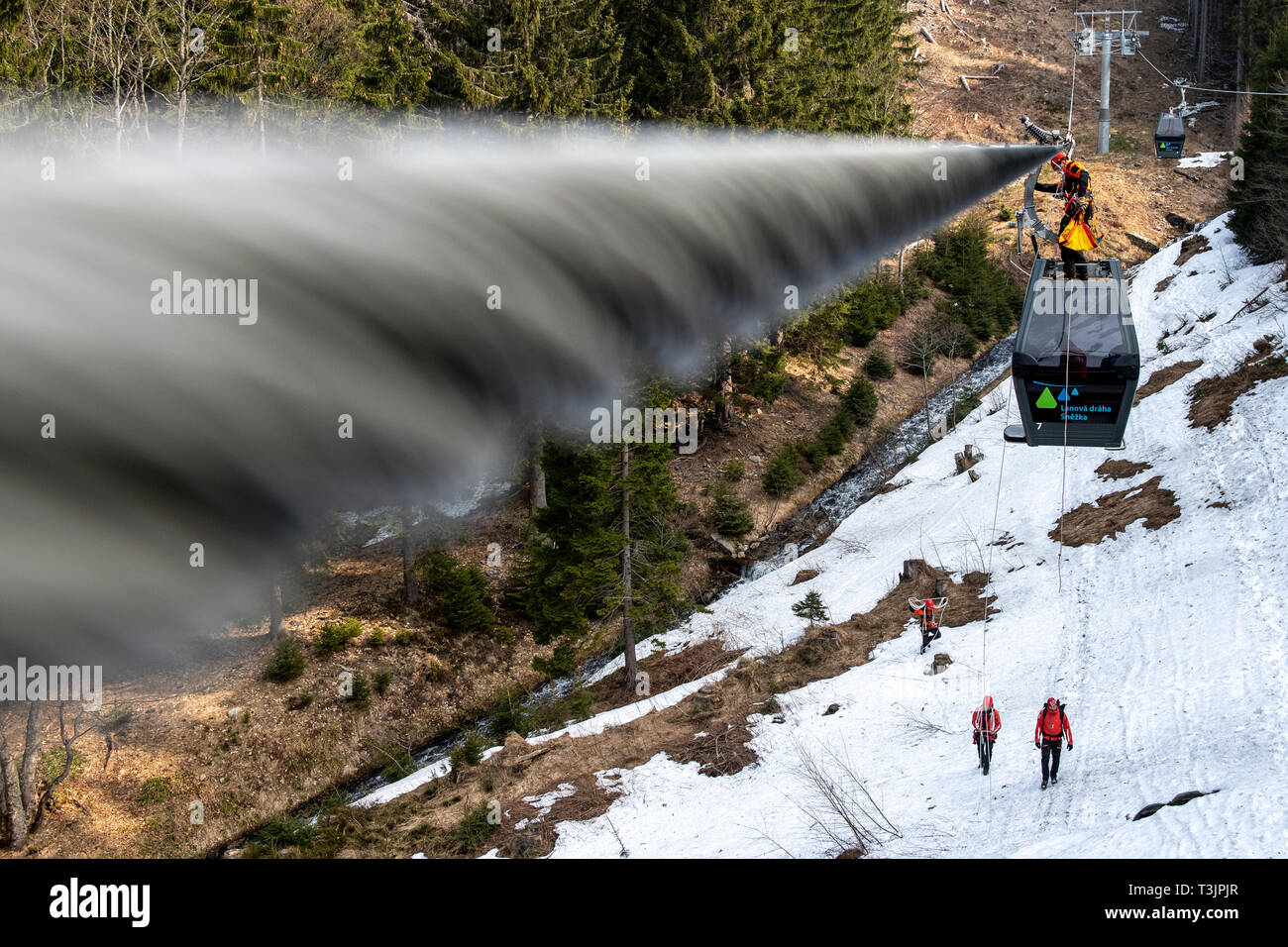 Pec Pod Snezkou, Czech Republic. 10th Apr, 2019. Joint exercise of ...