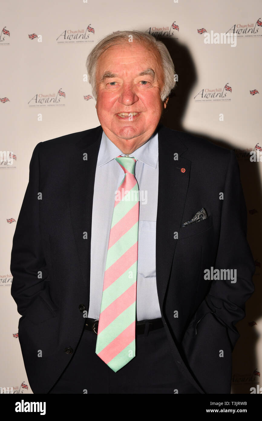 Comedian jimmy tarbuck hi-res stock photography and images - Alamy