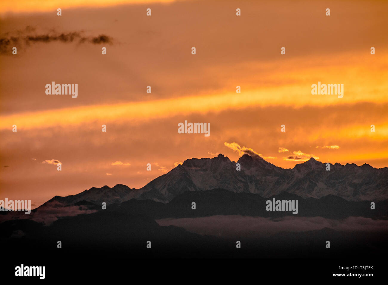 Chengdu snow mountains hi-res stock photography and images - Alamy