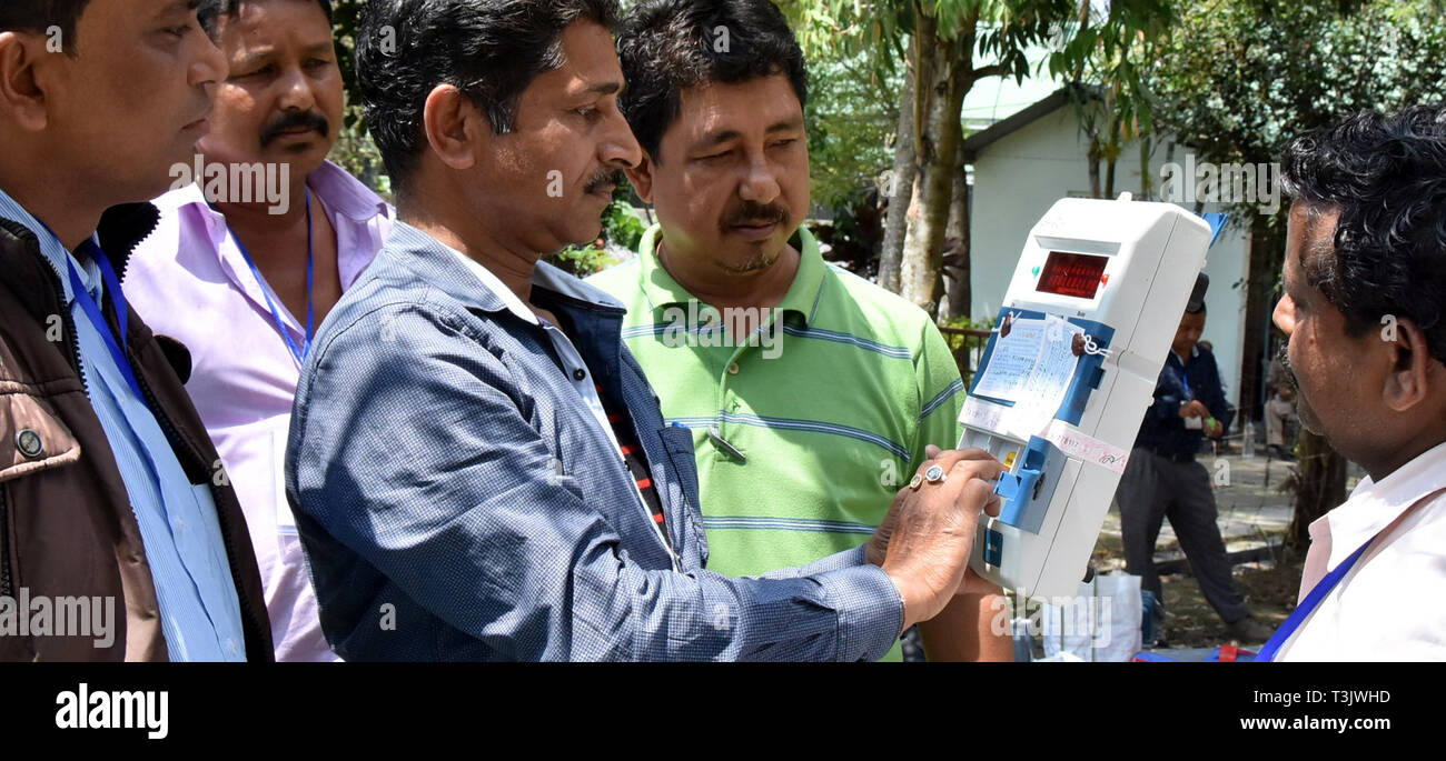 Polling booths india hi-res stock photography and images - Alamy