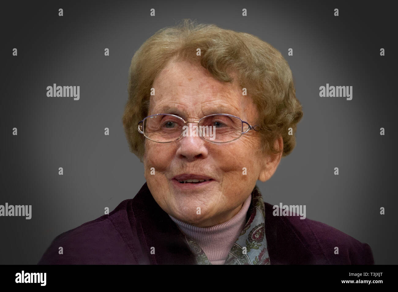 PHOTOMONTAGE: The mother of Angela Merkel, Herlind Kasner, apparently ...