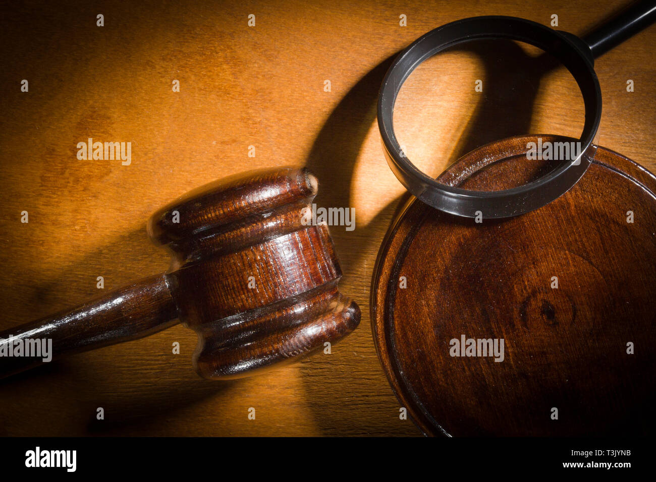 Judges table hi-res stock photography and images - Alamy