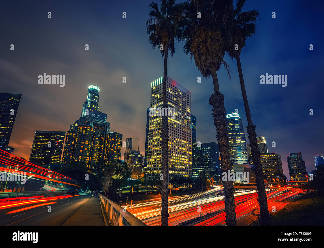 Los angeles skyline night hi-res stock photography and images - Alamy