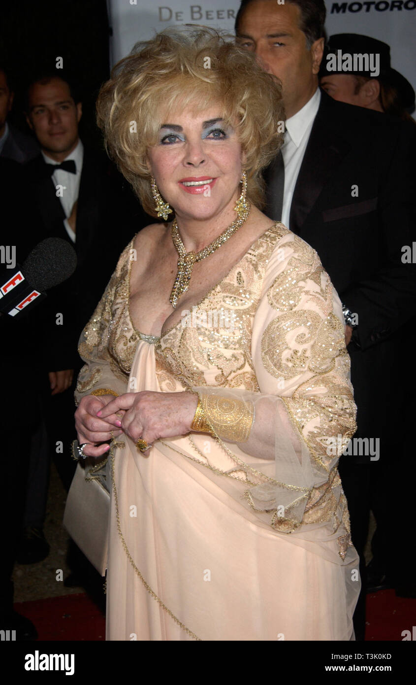 CANNES, FRANCE. May 23, 2002: Actress DAME ELIZABETH TAYLOR arriving at ...