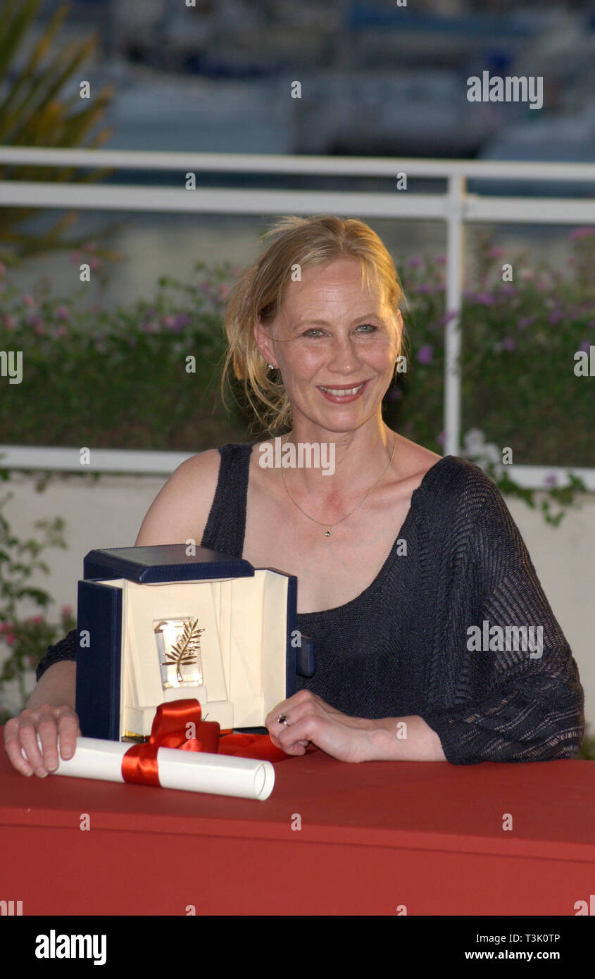 CANNES, FRANCE. May 26, 2002: Best Actress winner KATI OUTINEN of ...