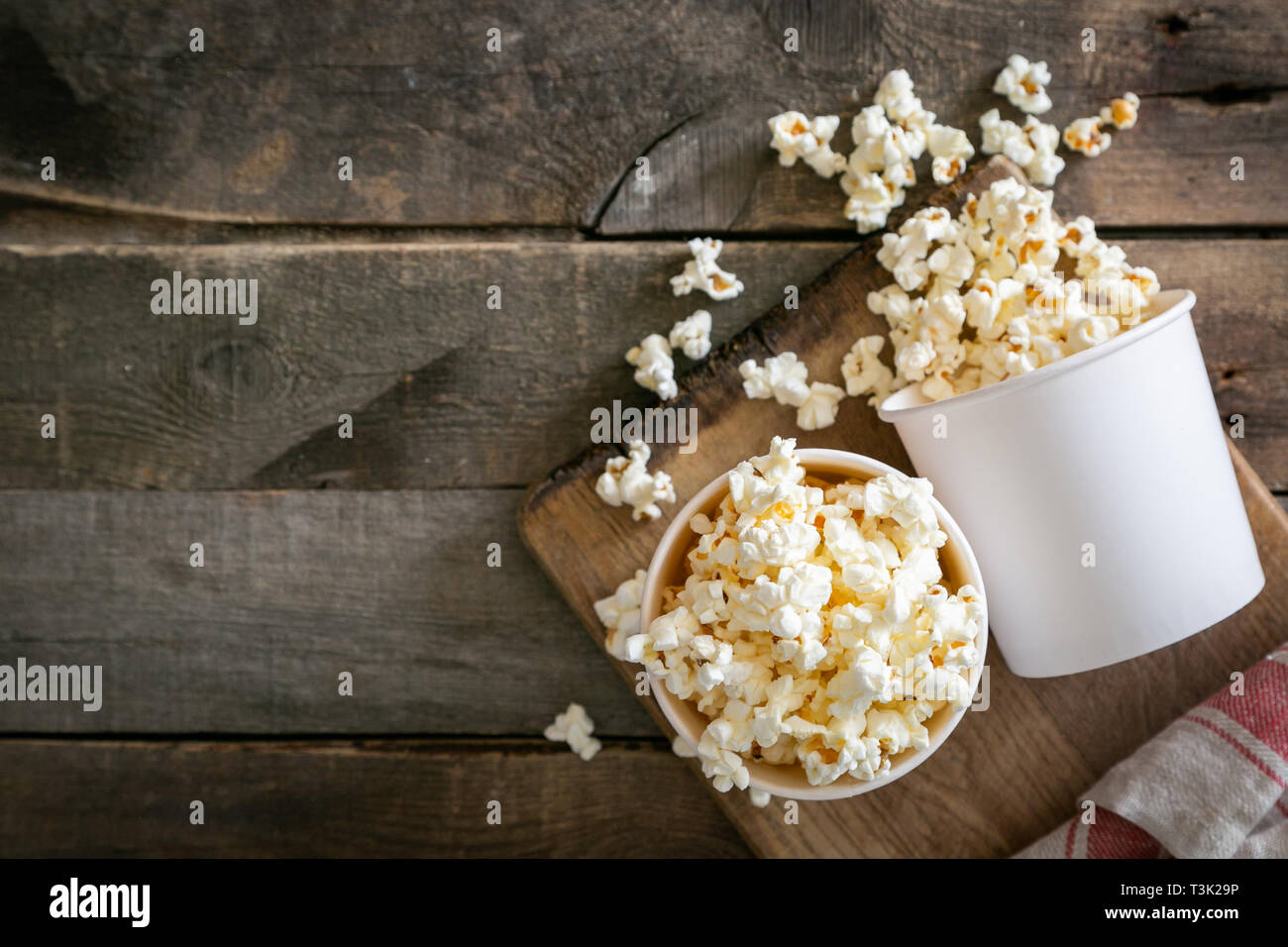 Background popcorn hi-res stock photography and images - Alamy