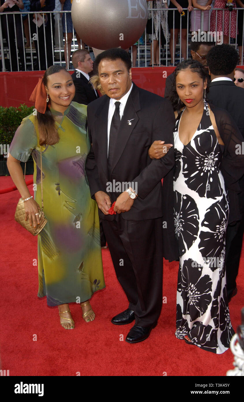 LOS ANGELES, CA. July 10, 2002: Former boxer MUHAMMAD ALI & daughters ...