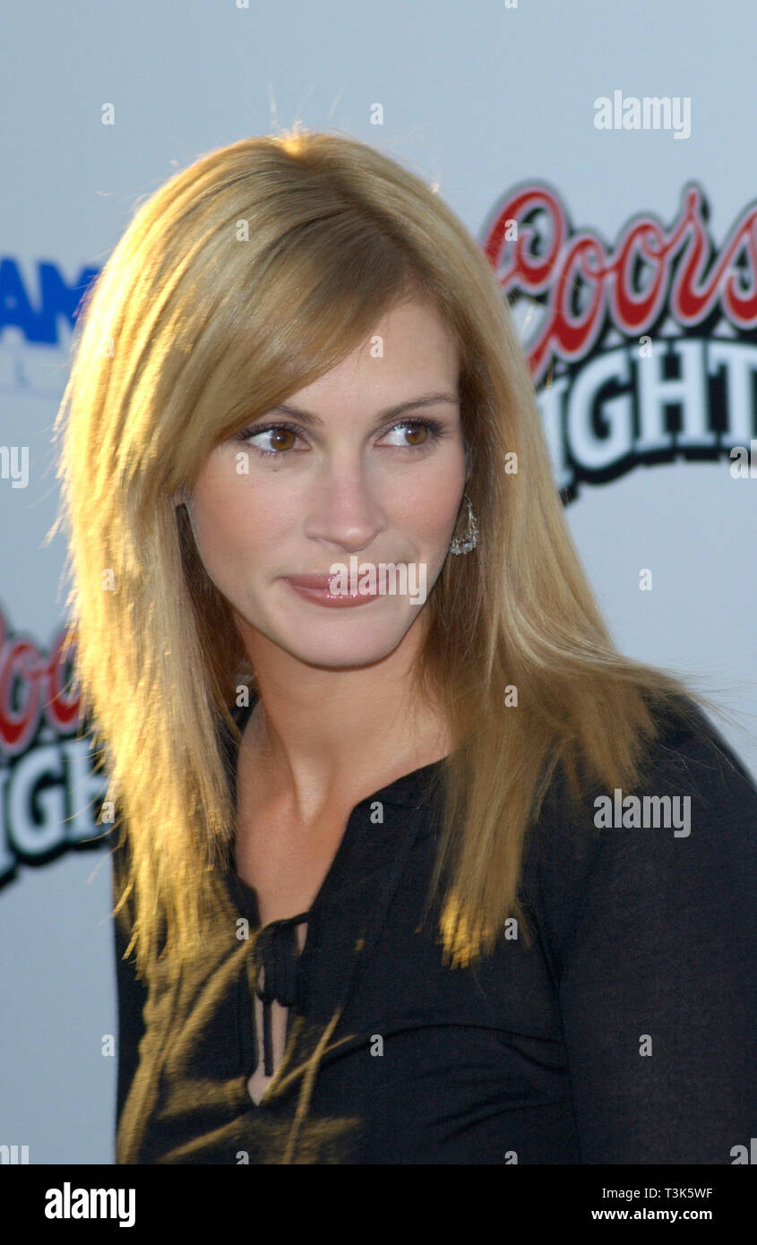 LOS ANGELES, CA. July 23, 2002: Actress JULIA ROBERTS at the Los ...