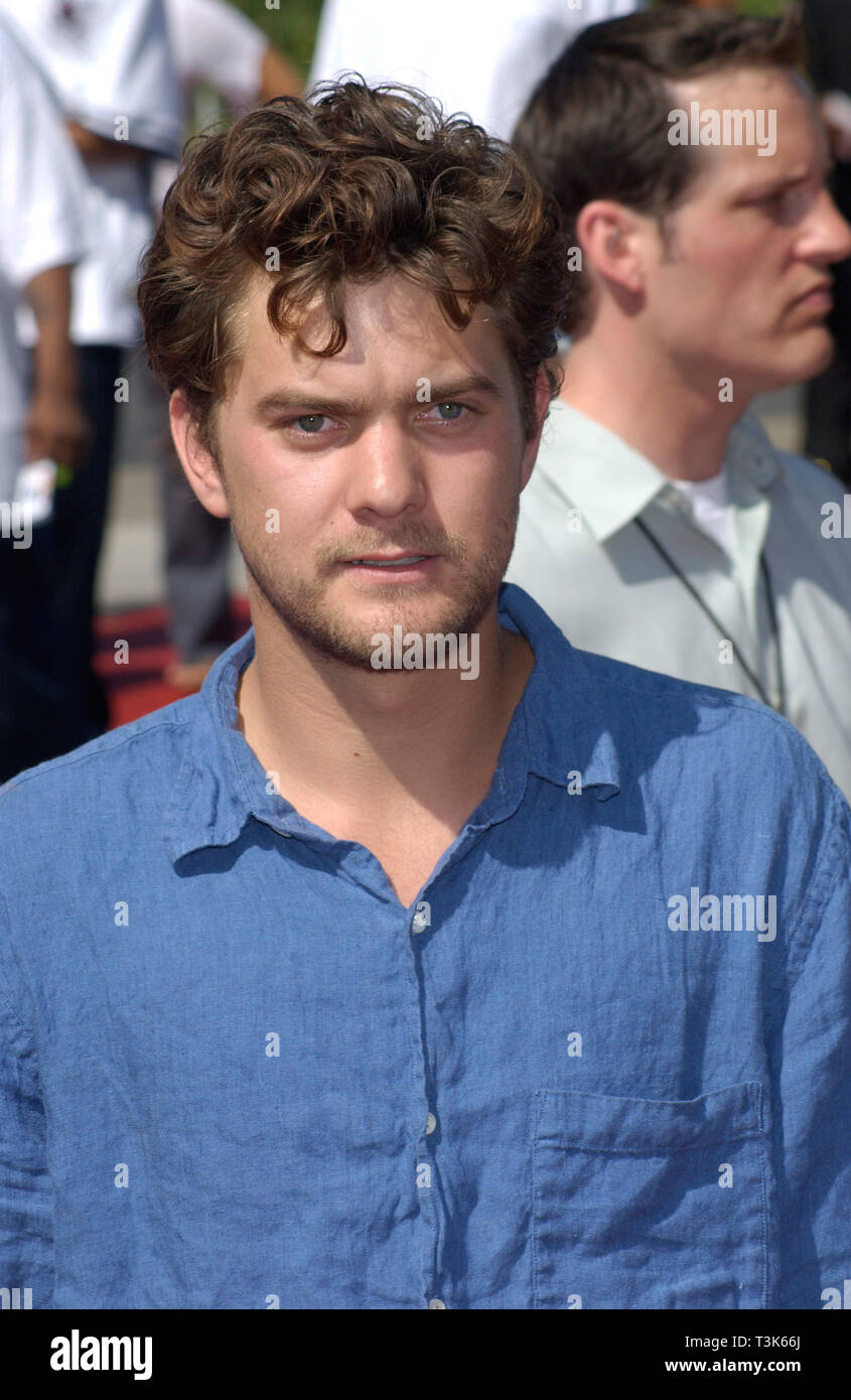 LOS ANGELES, CA. August 04, 2002: Actor JOSHUA JACKSON at the 2002 Teen ...