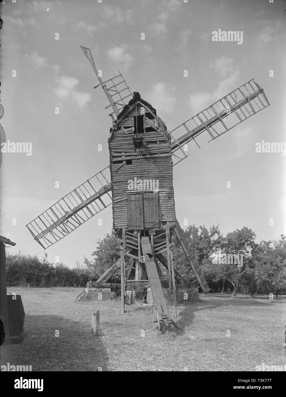 Bozeat Windmill, Bozeat, Wellingborough, Northamptonshire, 1947 ...