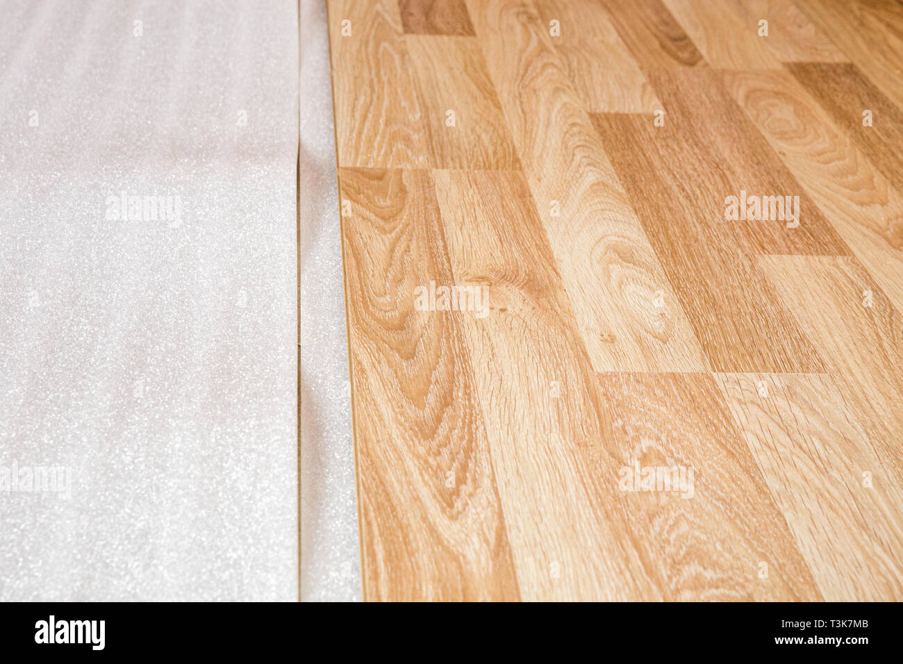 Laminate, the structure of wood, wooden boards and insulating substrate ...