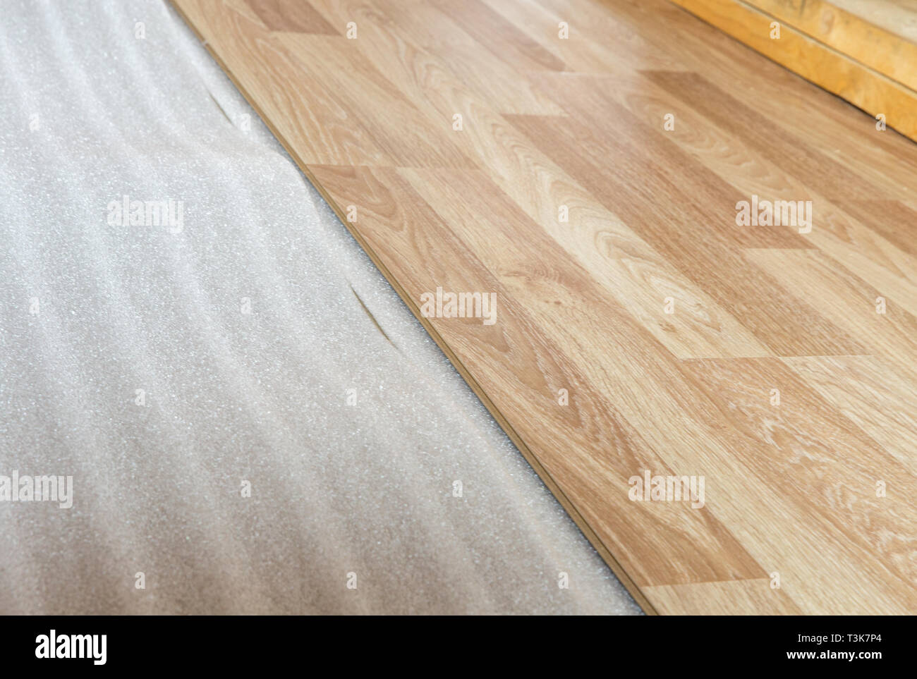 Laminate, the structure of wood, wooden boards and insulating substrate ...