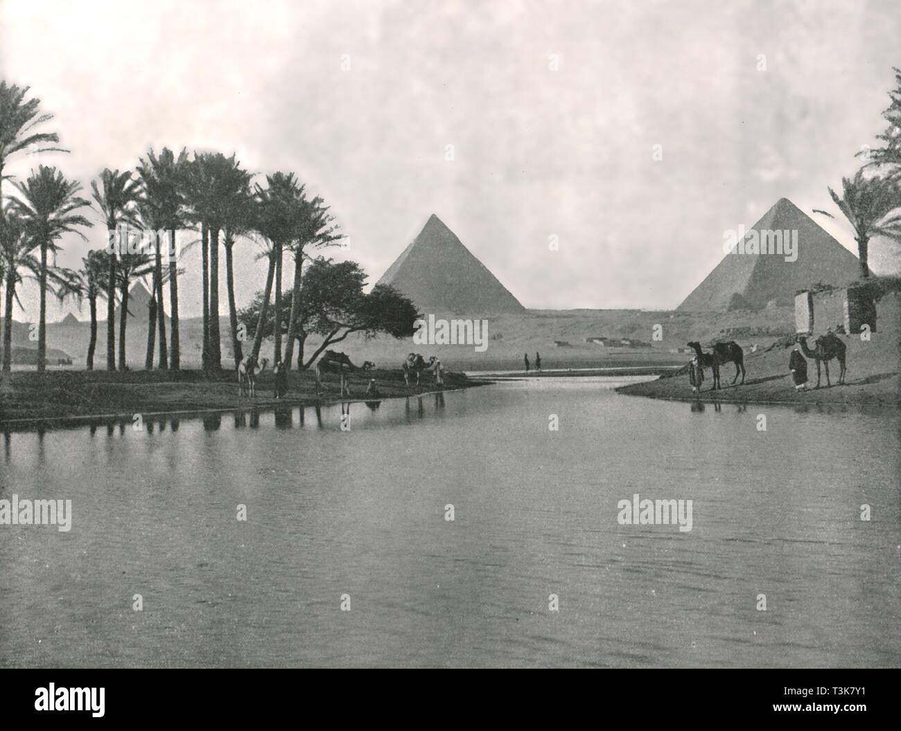 Nile river egypt pyramids hi-res stock photography and images - Alamy