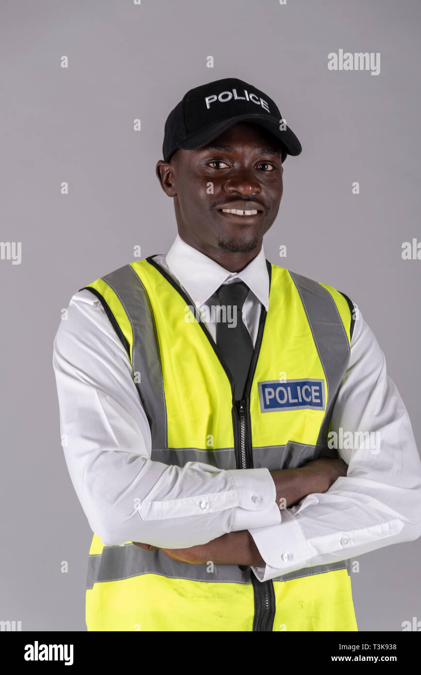 Portrait of a police officer in uniform with arms folded Stock Photo ...