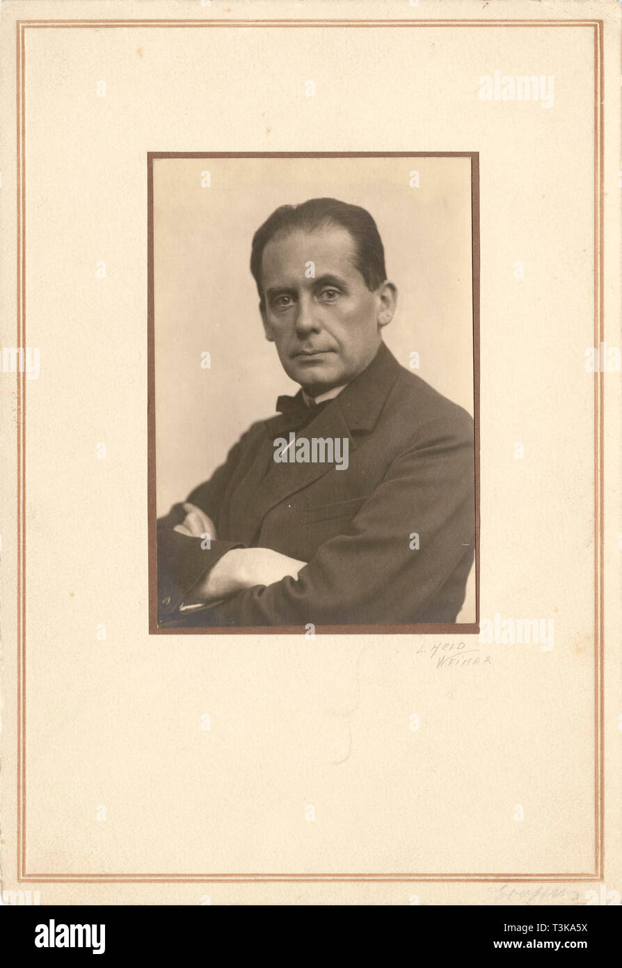 Walter gropius portrait hi-res stock photography and images - Alamy