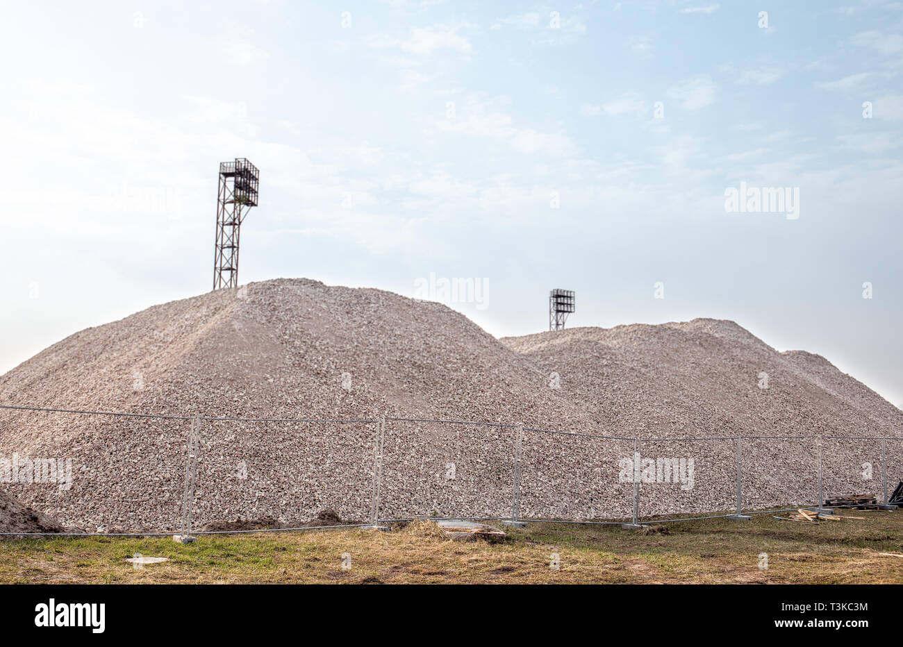 Big boulders pile hi-res stock photography and images - Alamy