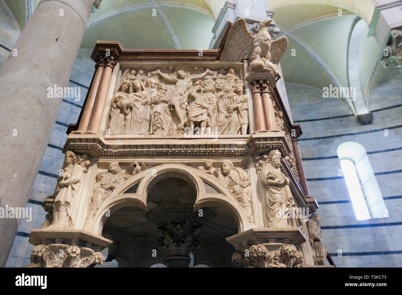 Pulpit, Pisa Baptistery Stock Photo - Alamy