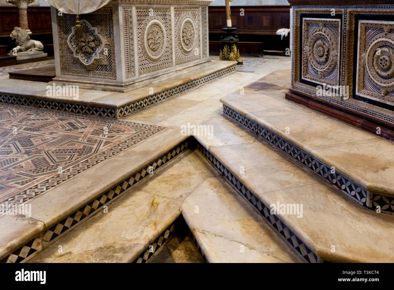 Romanesque font hi-res stock photography and images - Alamy