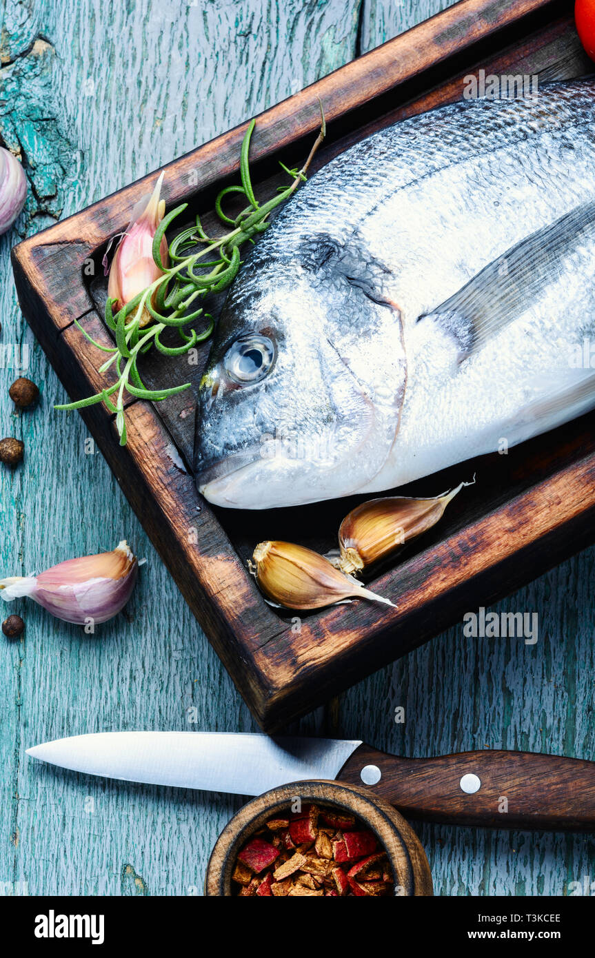 Fresh fish on chopping hi-res stock photography and images - Alamy