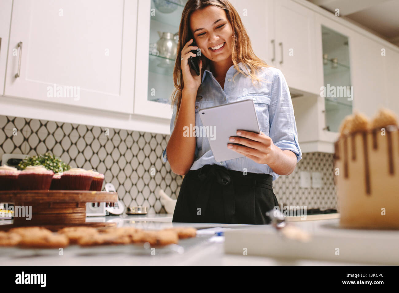 Happy chef hi-res stock photography and images - Alamy