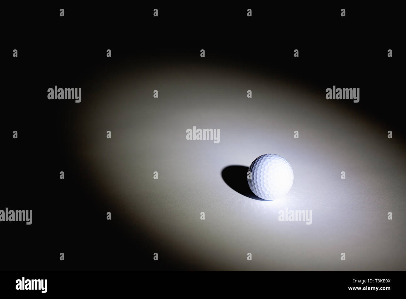Spotlight and golf ball in the dark room. Spotlight effect for golf ...