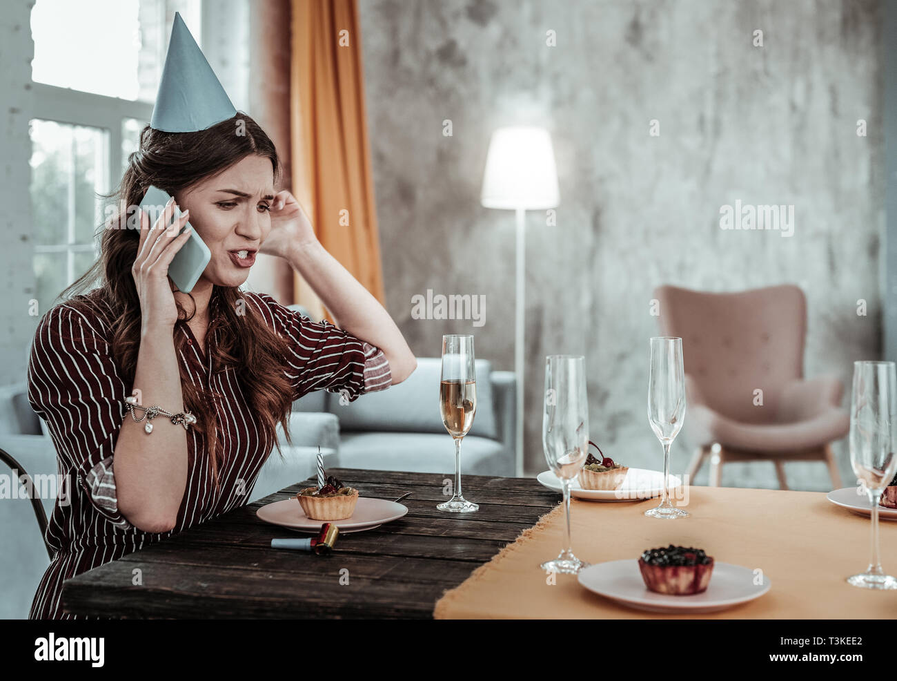 Inviting friends hi-res stock photography and images - Alamy