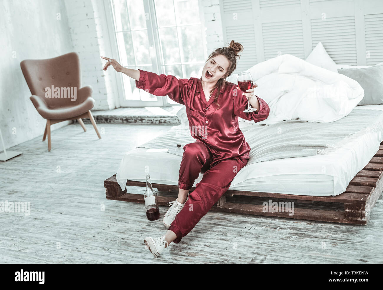 Red wine woman crying hi-res stock photography and images - Alamy