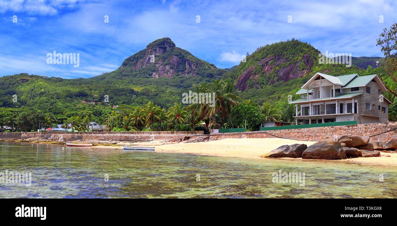 Beautiful impressions of the tropical landscape on the Seychelles ...