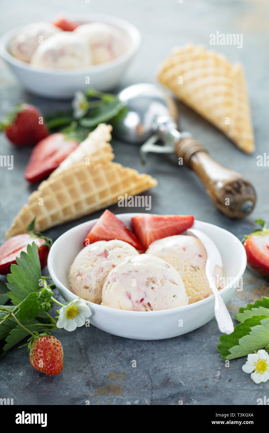 Strawberry ice cream with fresh berries Stock Photo - Alamy