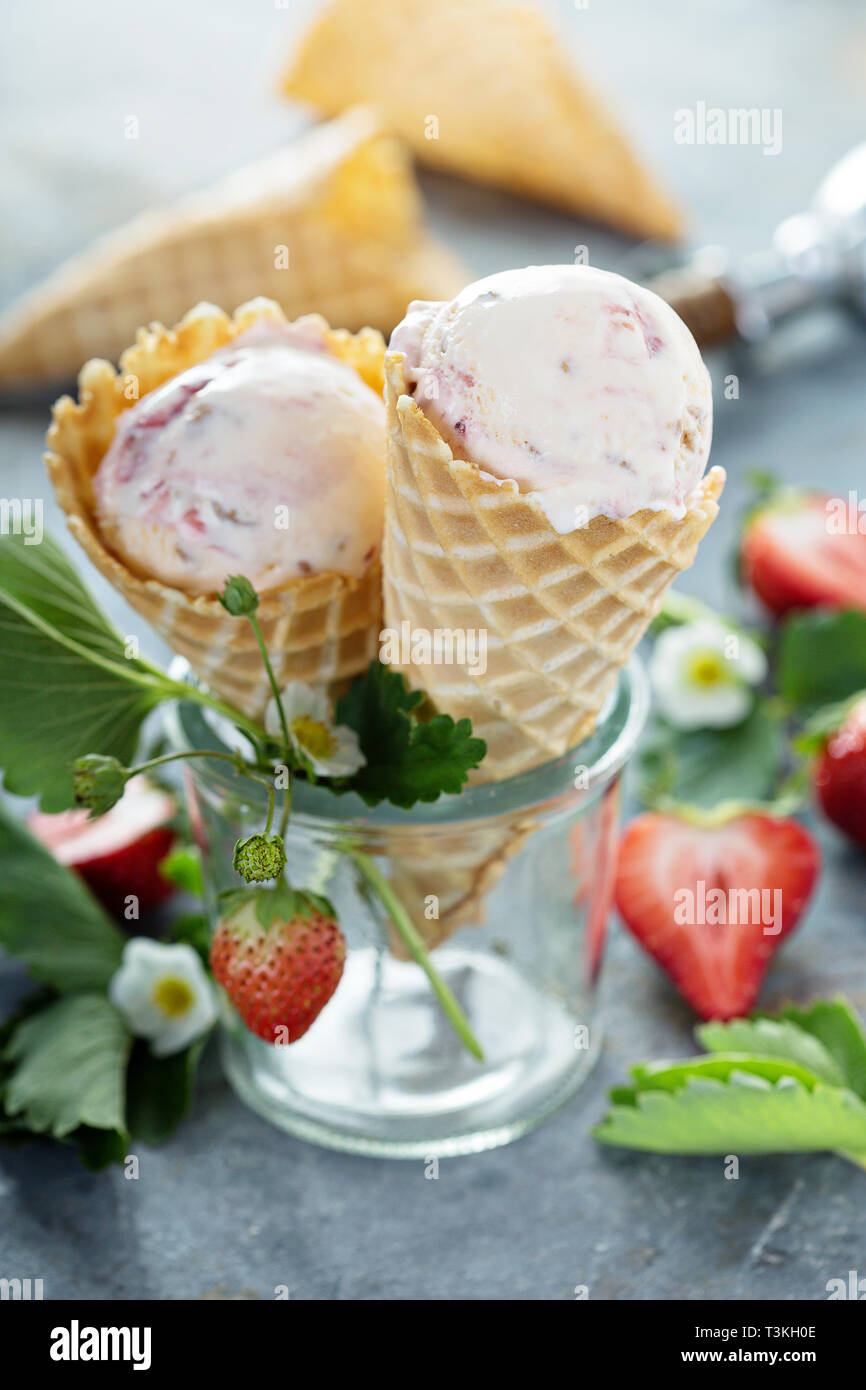 Strawberry ice cream with fresh berries Stock Photo - Alamy