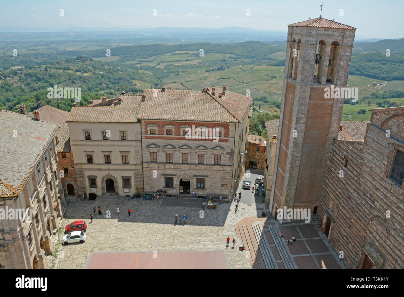 Montepulciano main square piazza hi-res stock photography and images ...