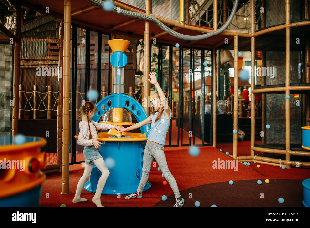 Machine gun center hi-res stock photography and images - Alamy