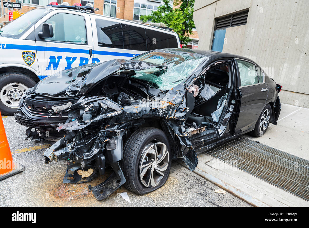 Police car crash sign hi-res stock photography and images - Alamy