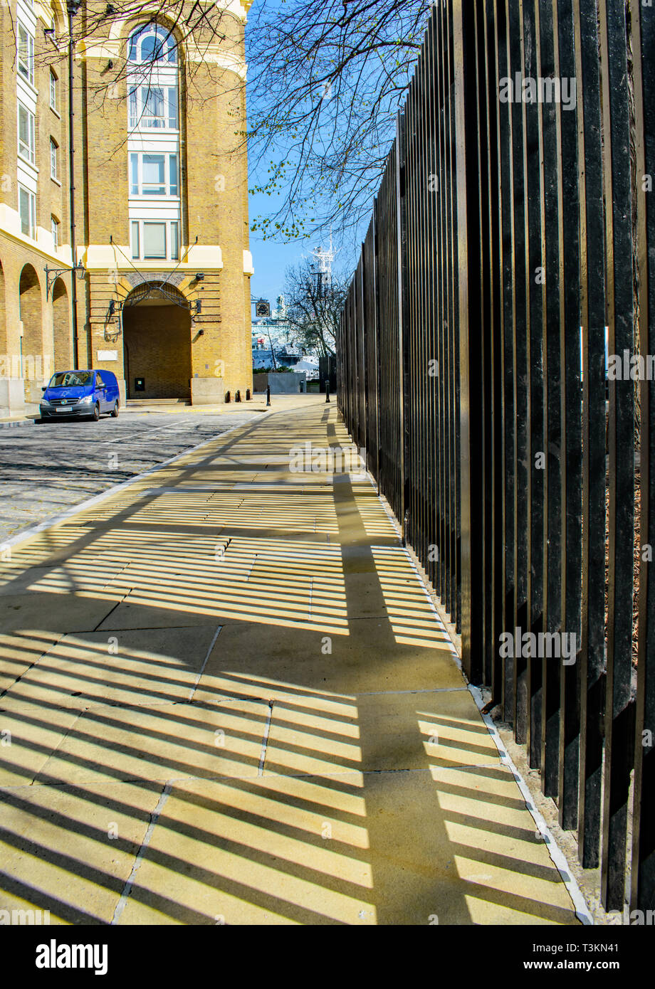 Silhouette framework architecture hi-res stock photography and images ...