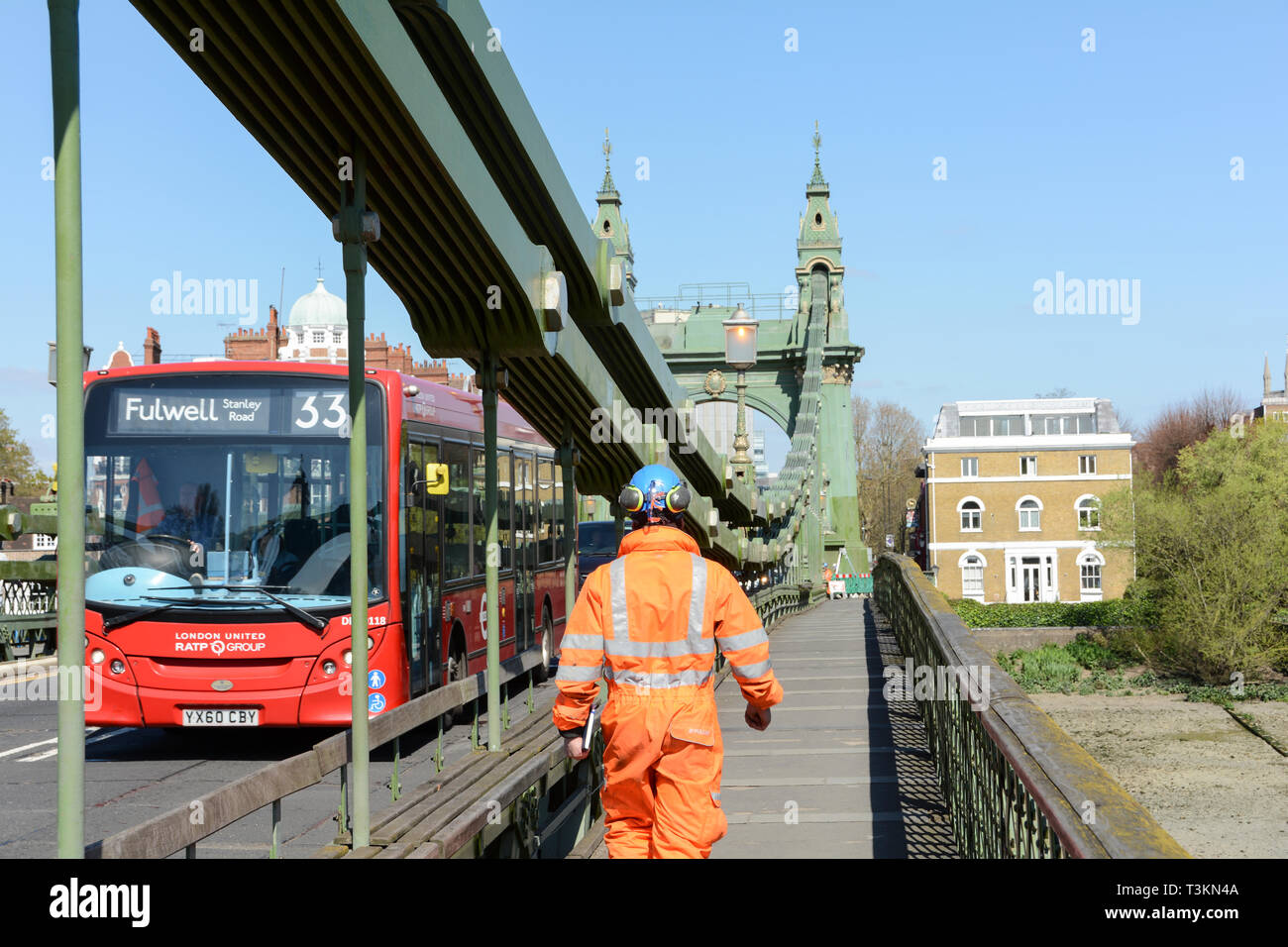 Wednesday, 10 April, 2019: Hammersmith Bridge closed indefinitely to ...