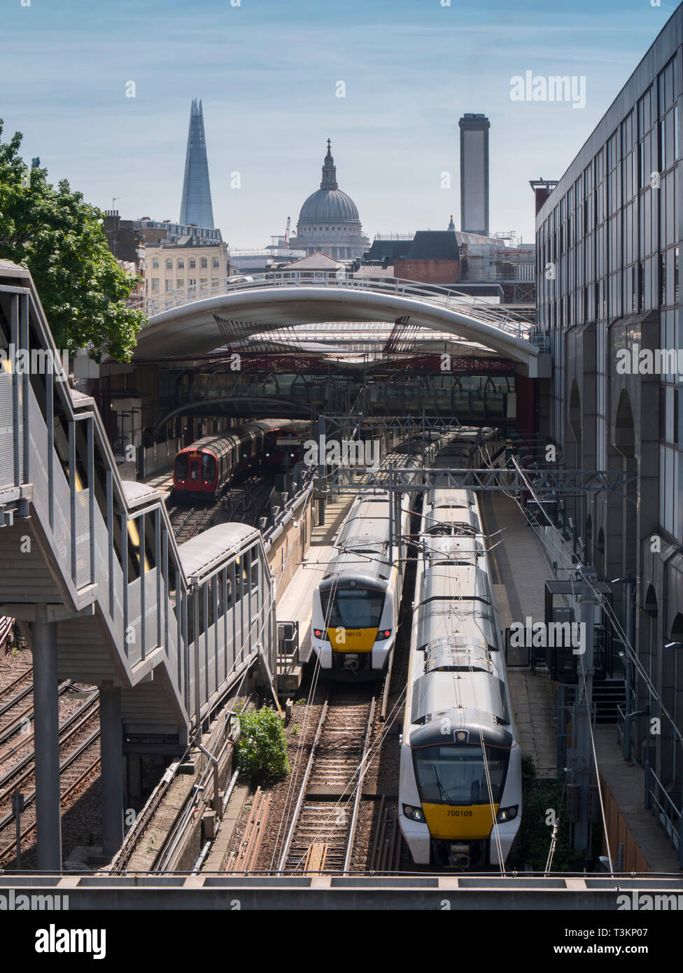 Farringdon station hi-res stock photography and images - Alamy