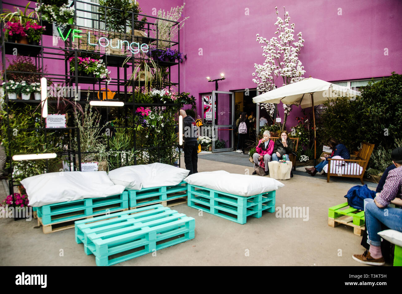 Vanity fair social garden hi-res stock photography and images - Alamy