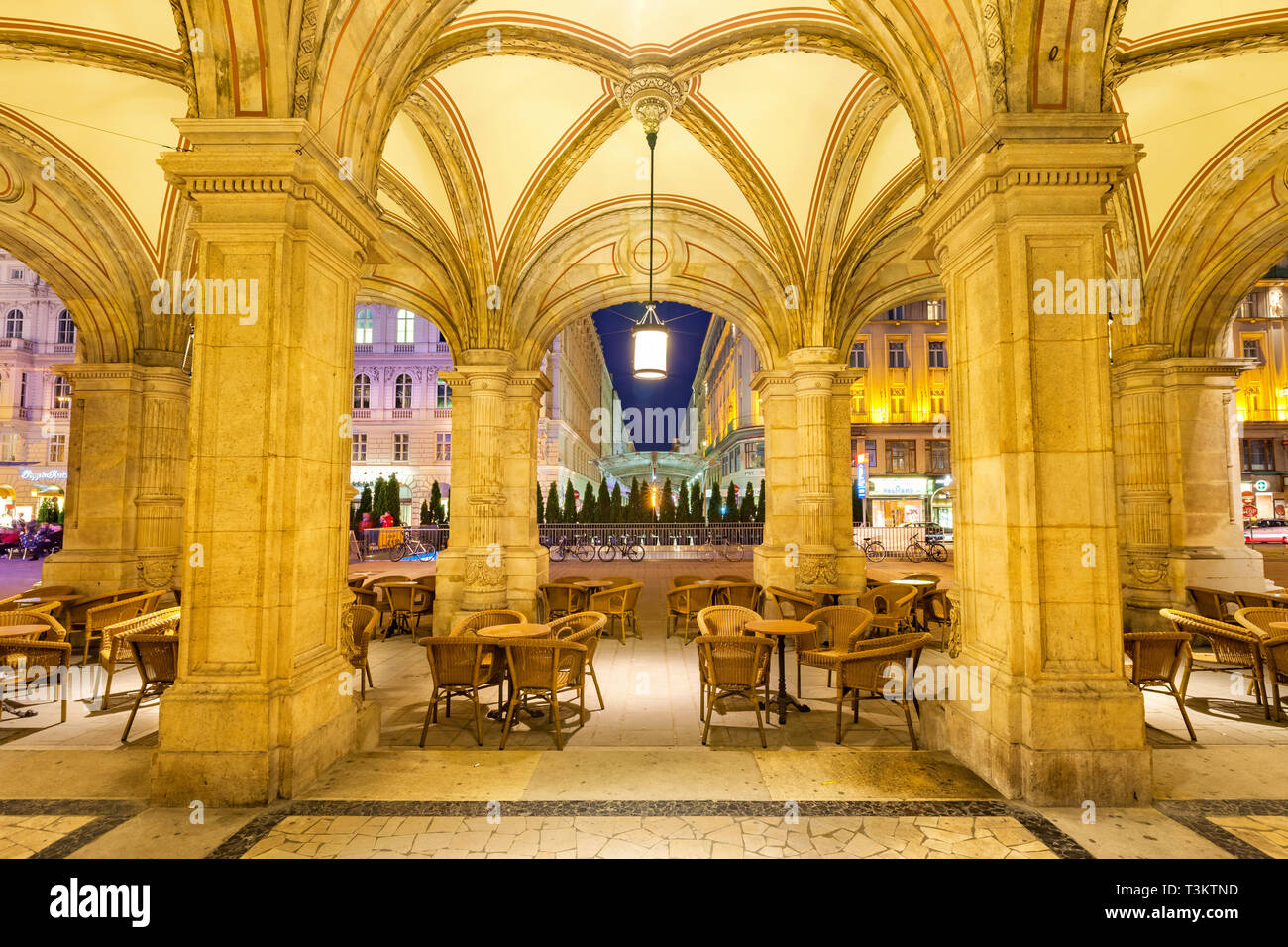 Cafe opera house vienna hi-res stock photography and images - Alamy