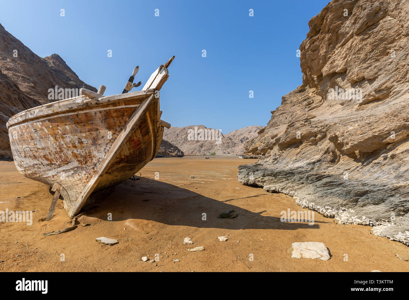 Abandoned aground boat near Yiti on low tide, Muscat, Sultanate of Oman ...
